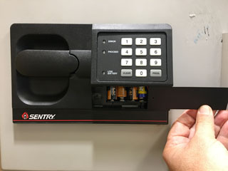 Tel me how to change batery. Sentry V560. Sorry it V360. Just a low ...