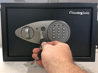 Troubleshooting SentrySafe Low Battery and Yellow Light Issues